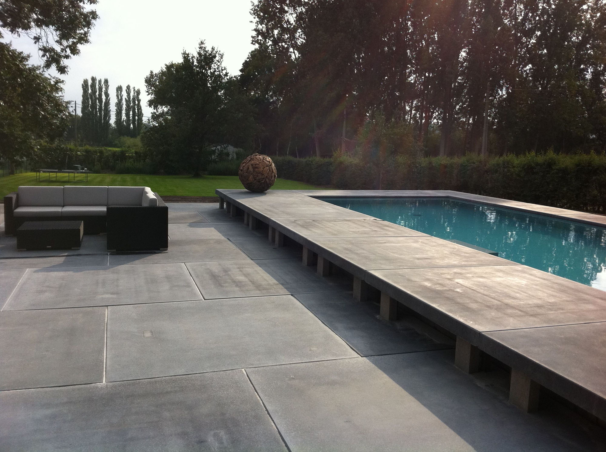 Moderne tuin laten aanleggen - Moderne tuinen voorbeelden - Tuin modern.